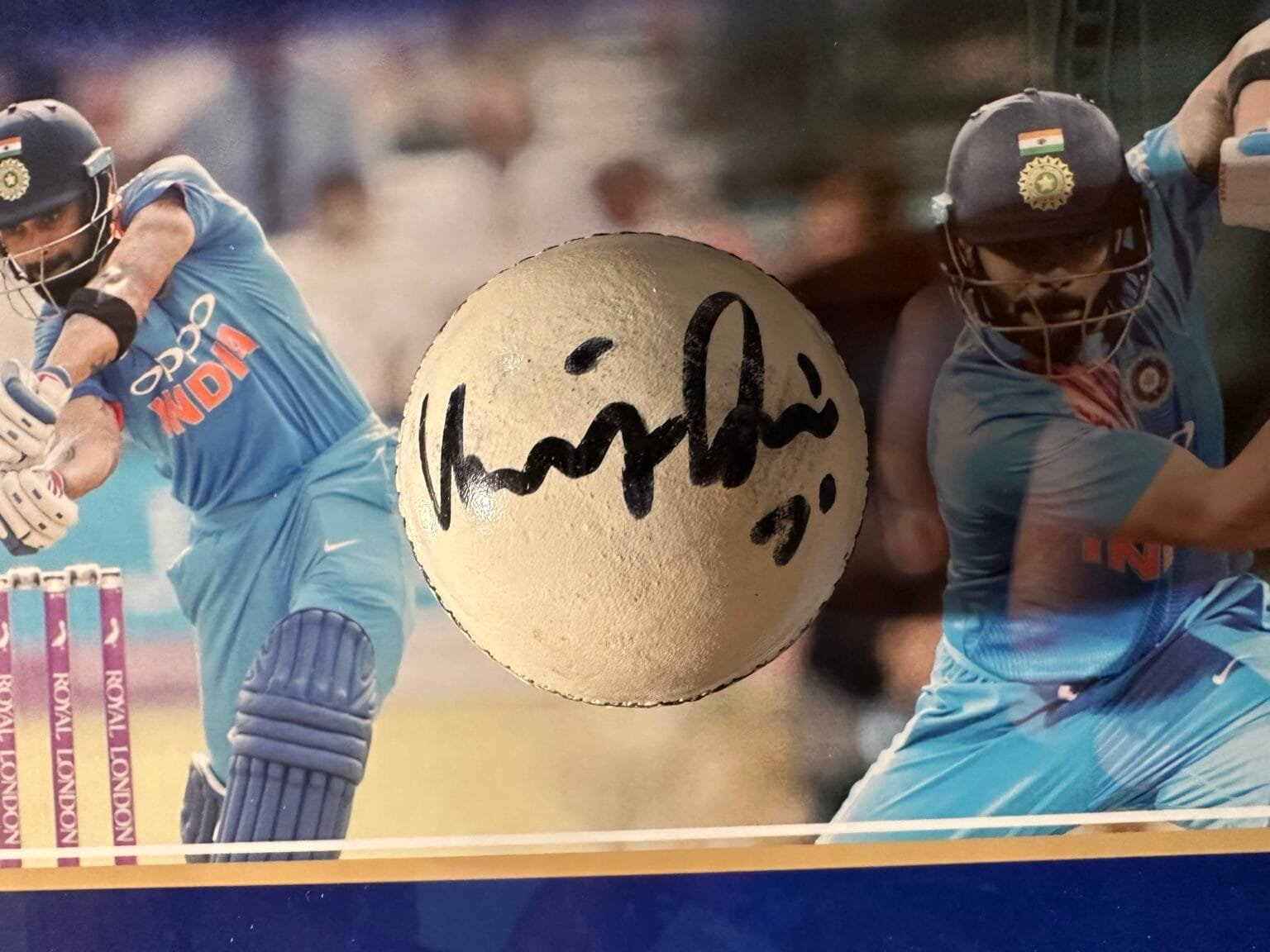 Virat Kohli signed autographed cricket bat and ball India ICONS - Balli ...