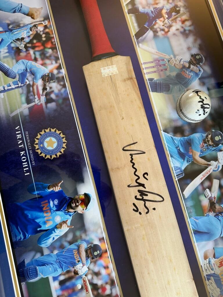 Virat Kohli signed autographed cricket bat and ball India ICONS - Balli ...